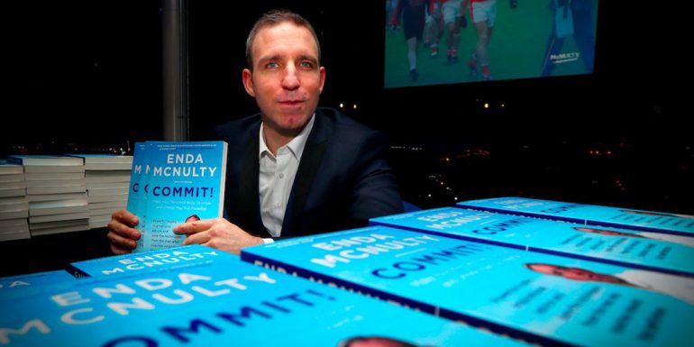LÉIRMHEAS LEABHAIR: Ná bímis soiniciúil faoi! Commit! – Tuairisc.ie