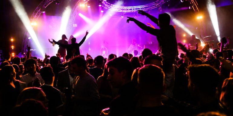 Ranganna ‘rap’ á mbeartú sa Ghaeltacht agus fáilte curtha roimh ...