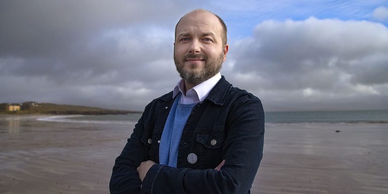 Rúiseach ceaptha mar an deichiú hoifigeach pleanála teanga sa ...