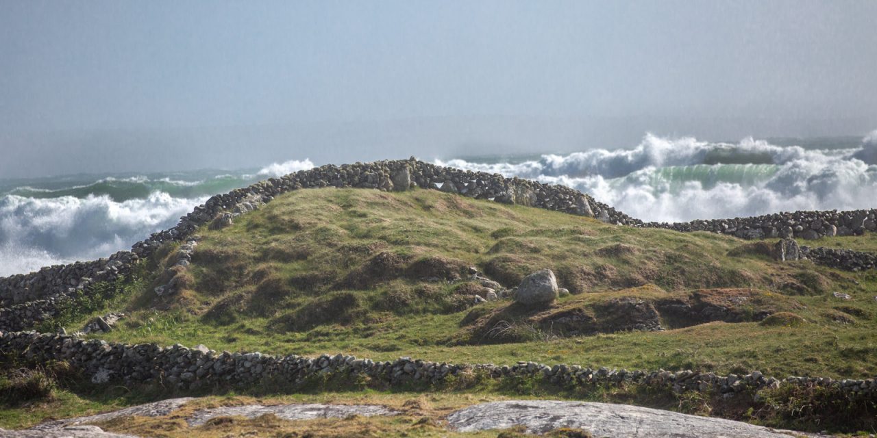 GAILEARAÍ: Farraige cháite ag Tower Cheann Gólaim i gConamara – Tuairisc.ie