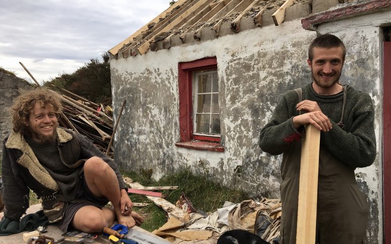 Tá a scéal féin le hinsint ag gach coirnéal de leithinis Ros Goill ...