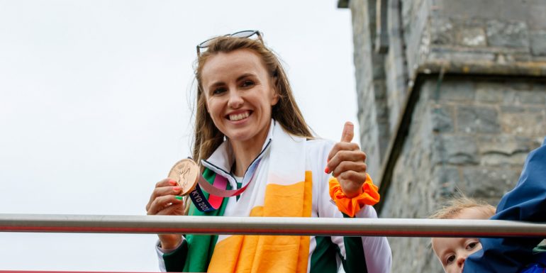 GAILEARAÍ: Fáilte Uí Cheallaigh abhaile go Conamara roimh laochra ...