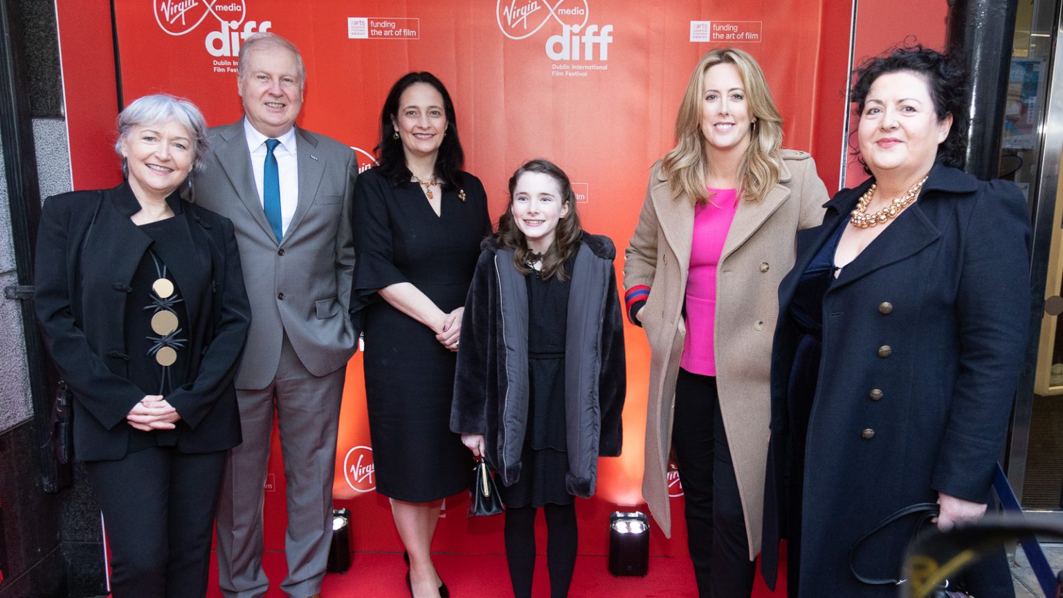 GAILEARAÍ: ‘An Cailín Ciúin’ ar an gcairpéad dearg agus an Ghaeilge i ...