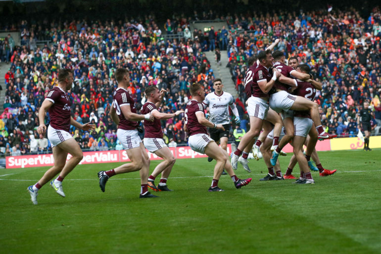 Gaillimh ag troid go deireadh, Ciarraí buacach ar leathchos, seanghalar ...