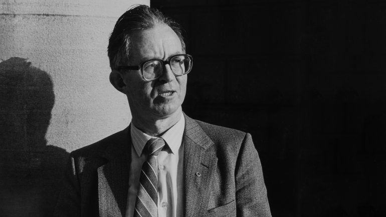 Liam Prút, file agus scríbhneoir ildánach as Tiobraid Árann, ar shlí na ...