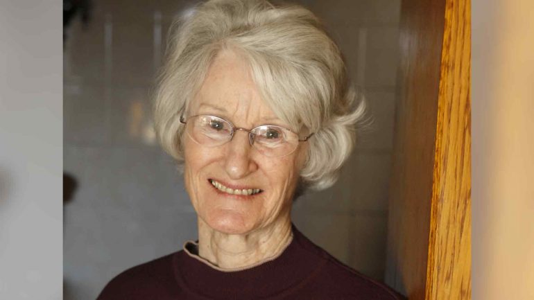 Neilí Mhic Giolla Bhríde, múinteoir, scríbhneoir agus bean phobail, ar ...