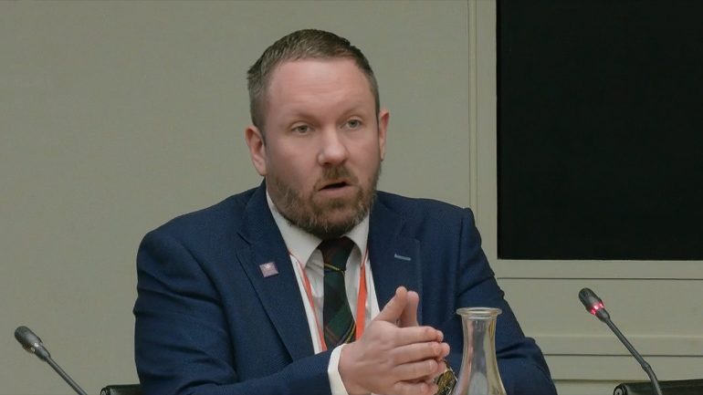 Céatadán na ndaltaí sa chóras gaeloideachais tite den chéad uair le 50 ...