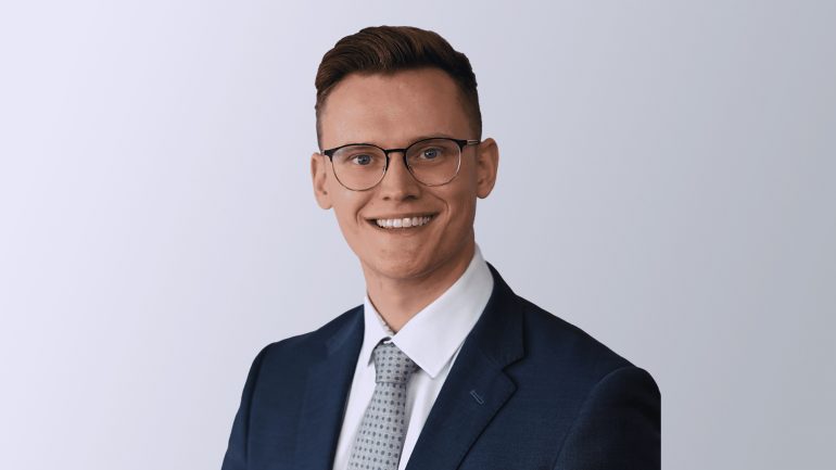 An cainteoir Gaeilge is óige sa Dáil ag súil leis an teanga a chur chun ...