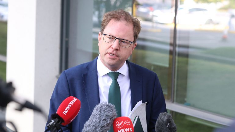 ‘Níl a fhios agam’ – freagra ar bith ag an Aire Ardoideachais ar cheist ...