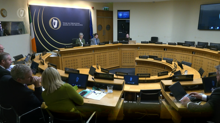 Imní ar SIPTU go gcuirfeadh sprioc earcaíochta an rialtais don Ghaeilge ...