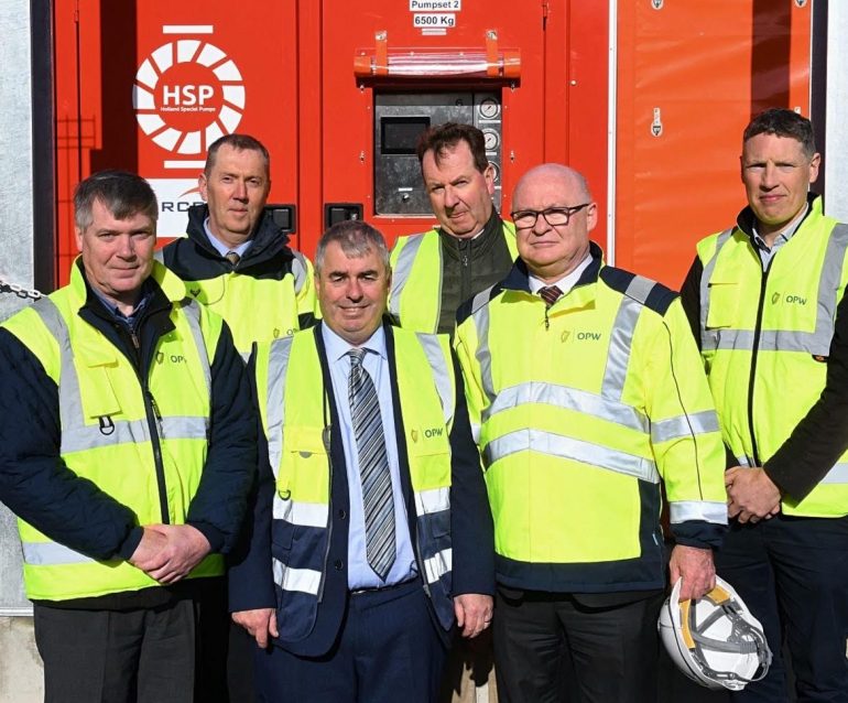 ‘Ba chóir don OPW meas a léiriú ar an nGaeilge is í a chur ar a n-éide ...