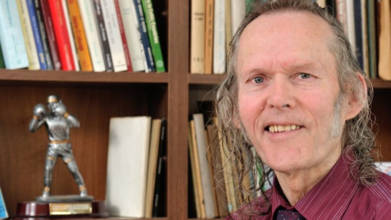 Breandán Ó Conaire, fathach i léann na Gaeilge agus sa dornálaíocht, ar ...