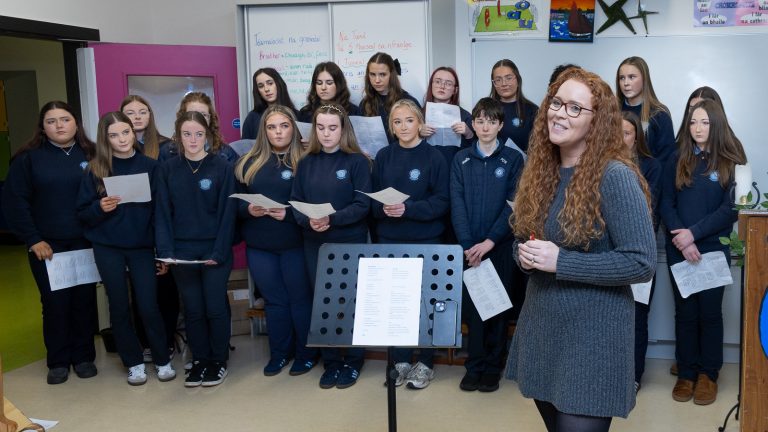GAILEARAÍ: Sparánachtaí PJ Mhuiceanach bronnta ar bheirt iarscoláirí ó ...